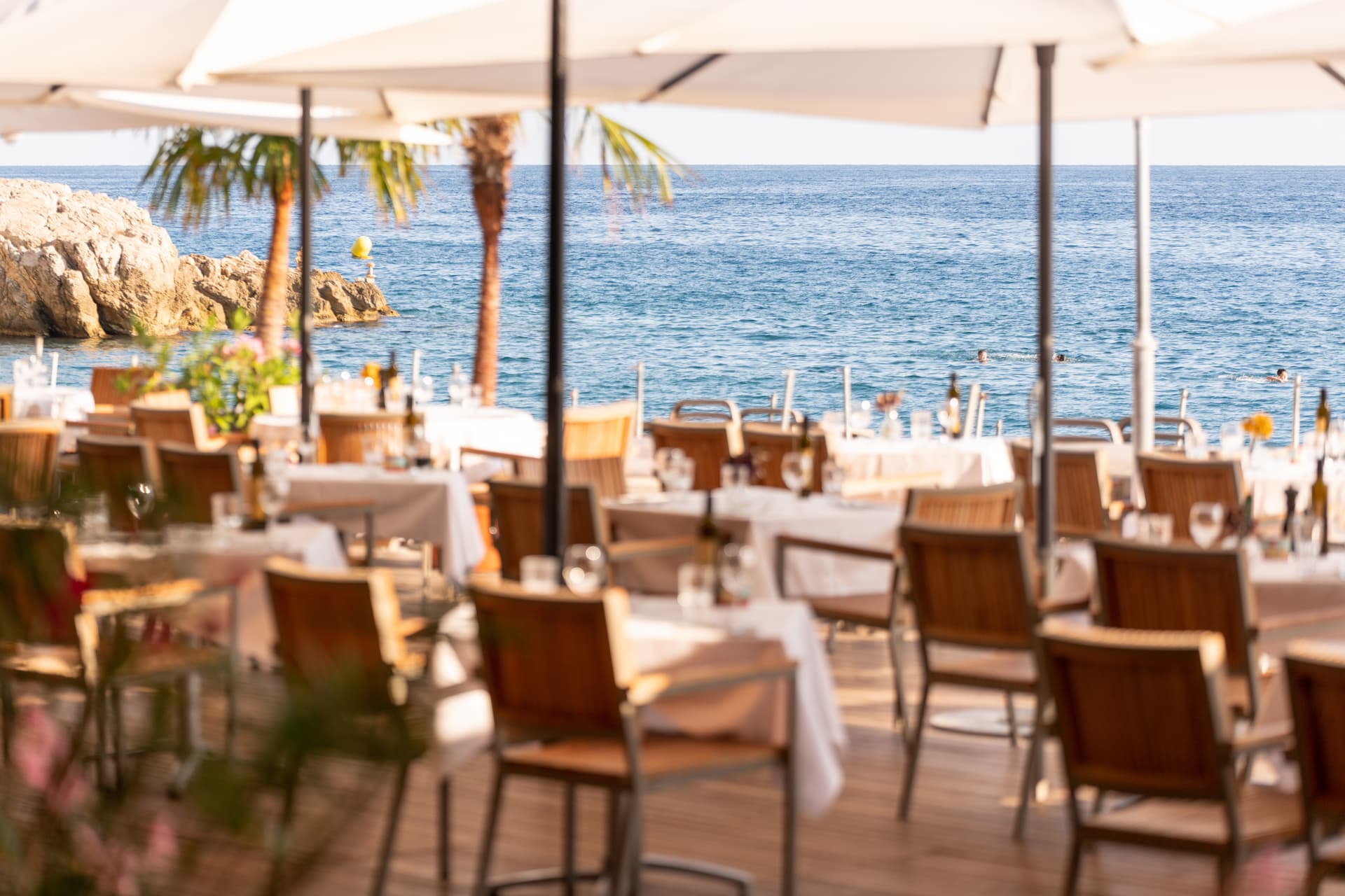 Castel Plage - Location de transats & Restaurant bord de mer à Nice